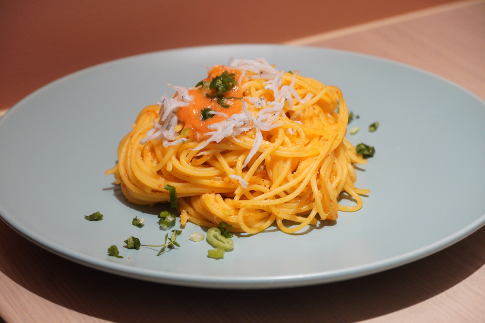 『coly cafe!』が本日オープン 自社事業だからこその「こだわりを詰め込みきる」(中島社長) 『魔法使いの約束』コラボは5月26日より ...