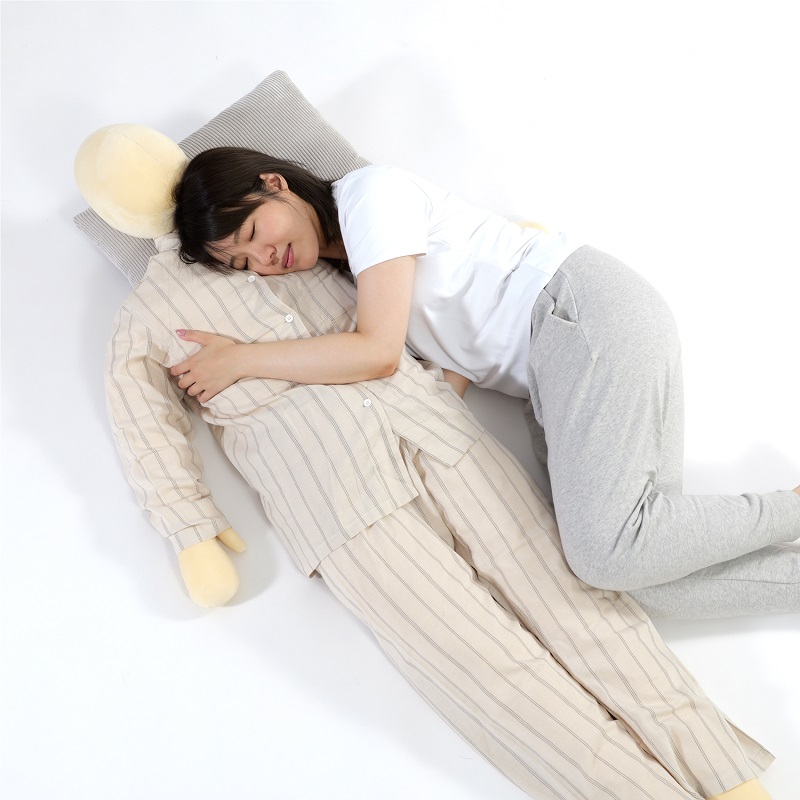 趣味グッズブランド「BIBILAB(ビビラボ)」、「ああ、推し？推しなら私の横で寝てるよ。」を健全に叶える等身大の人型抱き枕を発売 | gamebiz